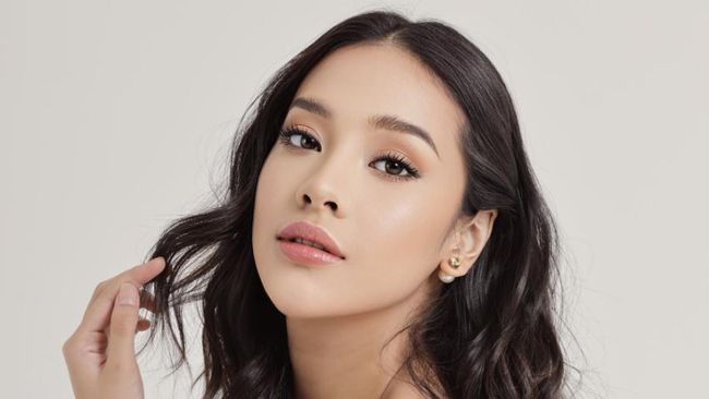 Penampilan Polos & Pose Seksi Anya Geraldine Bikin Heboh Warganet