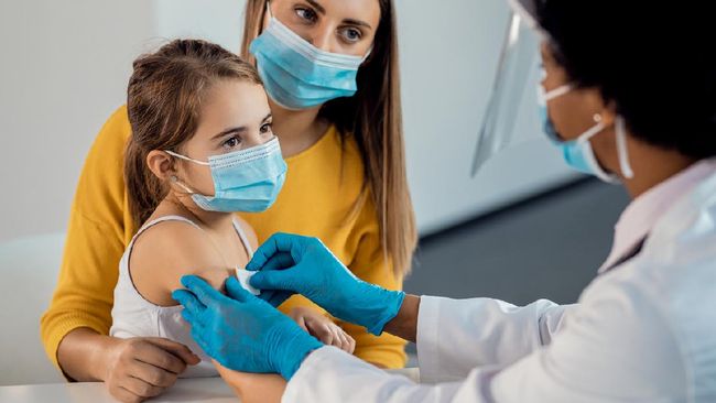 Bunda, yuk Bantu Anak Atasi Rasa Takut Disuntik agar Mau Ikut Vaksinasi