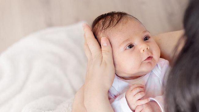 Ketahui 5 Penyebab Kepala Peyang pada Bayi Baru Lahir dan Cara Mengatasinya