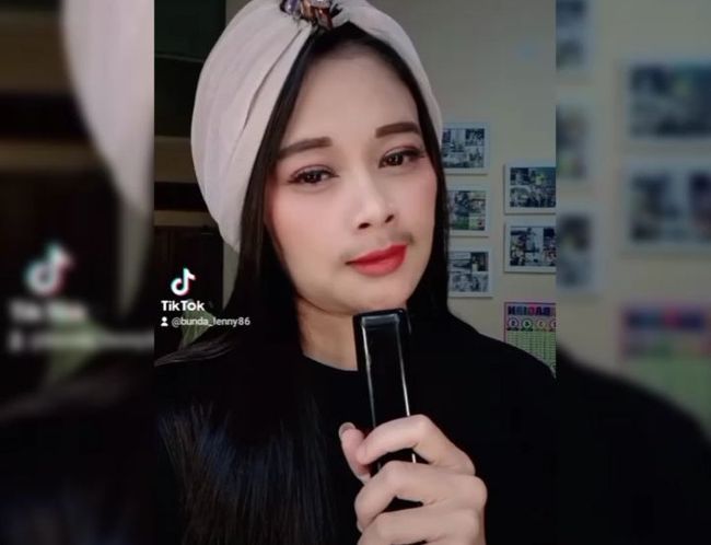 Potret Cantik Lenny, Seleb Tiktok yang Mirip Iis Dahlia