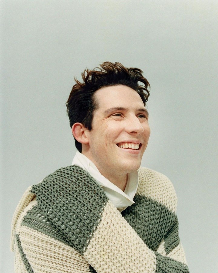 Tampan! 7 Potret Josh O'Connor, Pemeran Pangeran Charles Muda di The ...