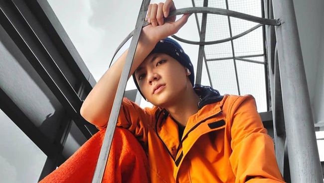 Ini Sosok Adam Rosyadi Model yang Mesra dengan Agnez Mo - Foto 1