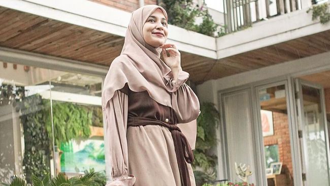 Tampil Modis dengan 5 Ide Gamis Modern Tahun Ini