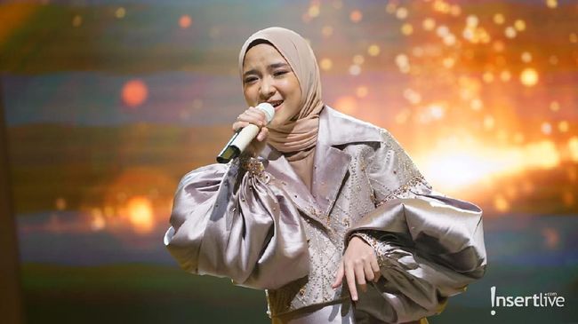 Senyum Semringah Nissa Sabyan Perdana Tampil di TV