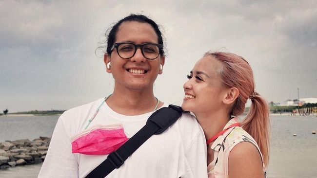 Kisah Cinta Raditya Oloan dan Joanna, Sempat Lalui Masa Kelam Hingga ...