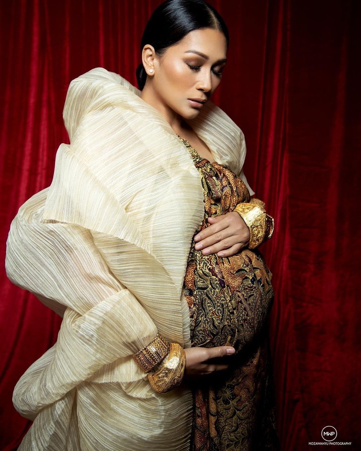 5 Potret Maternity Tata Janeeta, Cantik dan Makin Memesona - 2