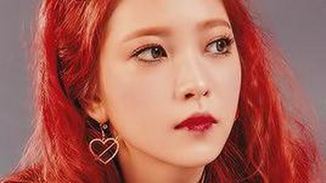 Deretan K-Pop Idol yang Tampil Ikonik dengan Rambut Warna Merah - Foto 1