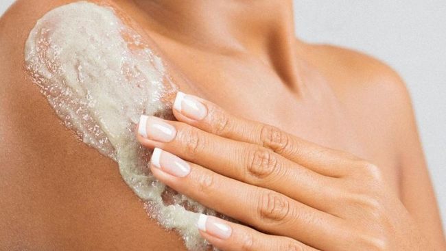 5 Body Scrub Lokal Mencerahkan Kulit Kusam