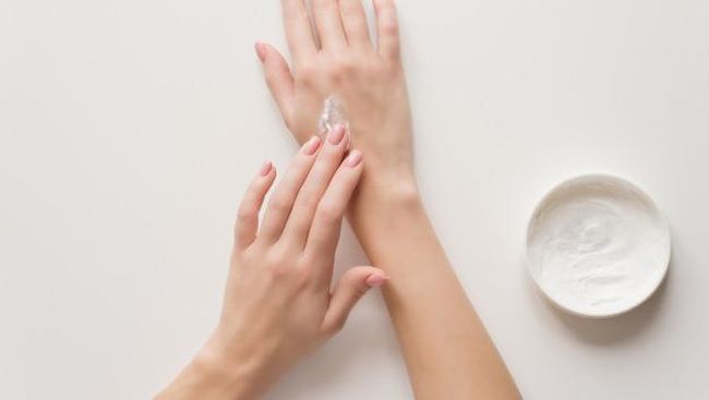 5 Rekomendasi Body Lotion Untuk Kulit Kering Bersisik