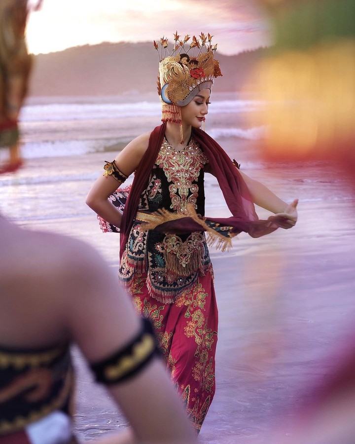 7 Potret Cantiknya Ayuma, Puteri Indonesia yang Masuk Top 21 Miss ...