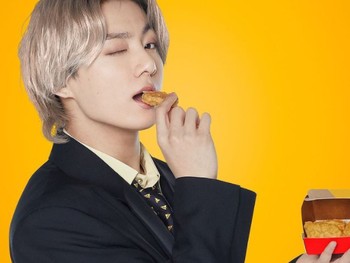 Siap Kolaborasi dengan MCDonald's, Intip Pose Gemas Para Member BTS - Foto 1