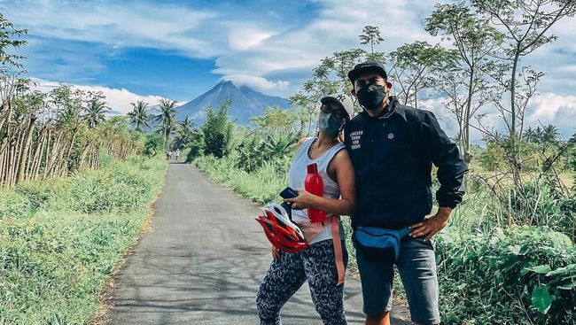 7 Potret Bahagia Rio Febrian dan Istri Hidup Menepi di Yogyakarta - Foto 1