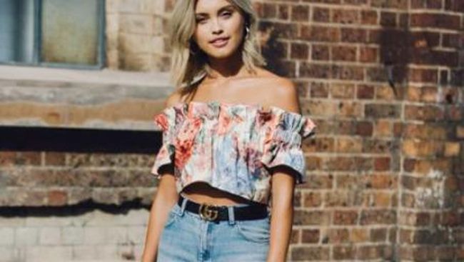 Inspirasi Mix & Match Outfit Crop Top untuk Permanis Tampilanmu