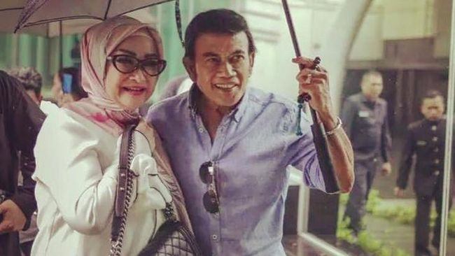 7 Potret Romantis Rhoma Irama bersama Istri Tercinta Ricca Rachim - Foto 1