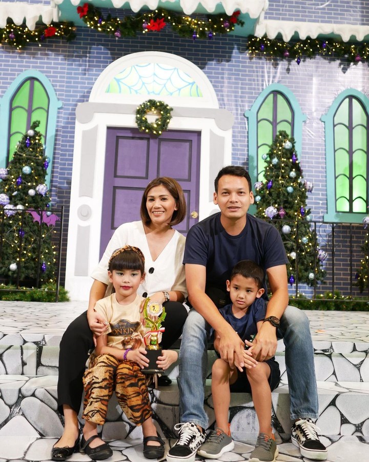 Terlihat Awet Muda, Intip 7 Potret Ben Joshua Bareng Istri dan 2 Anak - 1