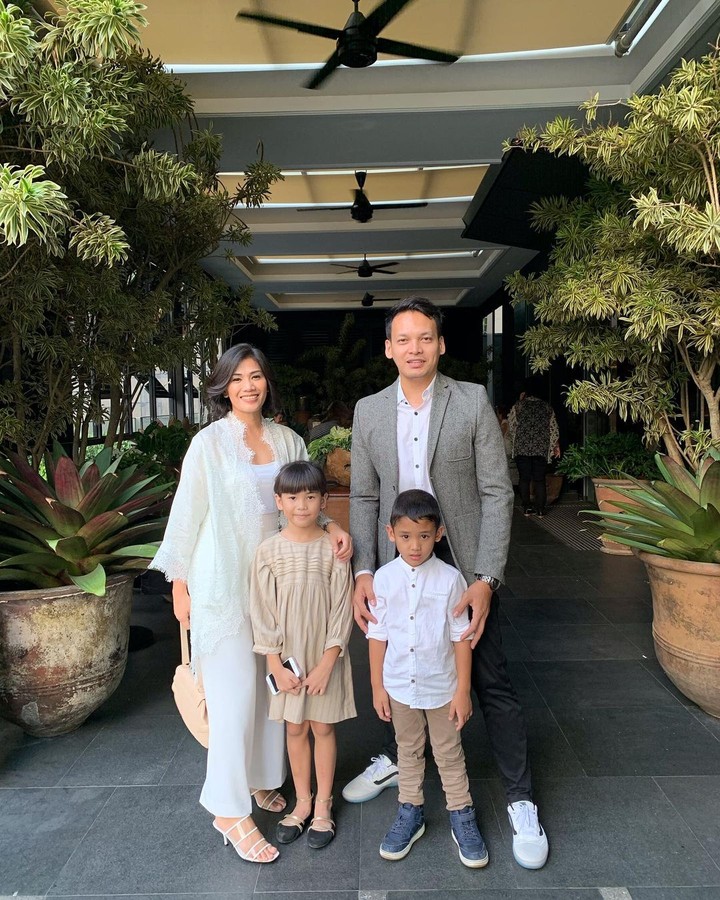 Terlihat Awet Muda, Intip 7 Potret Ben Joshua Bareng Istri dan 2 Anak - 2