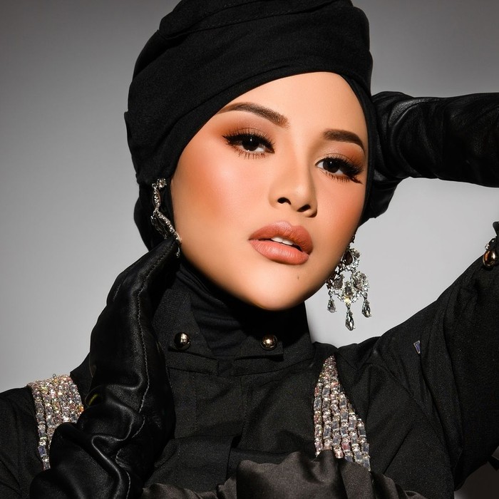 8 Potret Cantik Aurel Hermansyah dengan Hijab, Setelah Menikah dengan ...