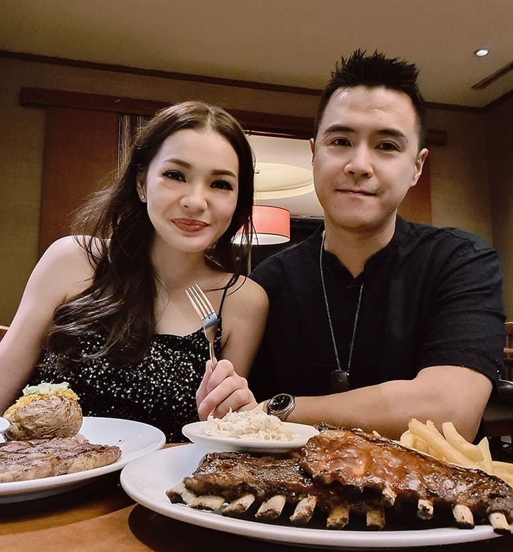 7 Potret Romantis Maya Septa Bareng Suami, Penampilan Barunya Bikin ...