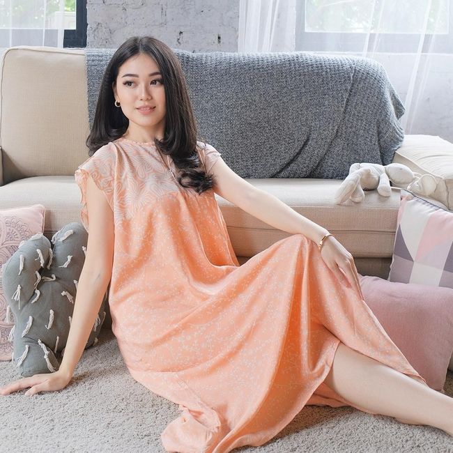 4 Model Homedress Kekinian yang Nyaman dan Cantik Dipakai di Rumah