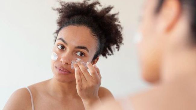 4 Tips Reapply Sunscreen dengan Tepat dan Nyaman