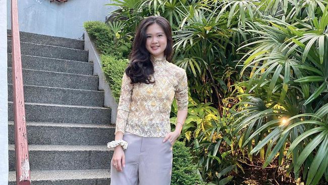 7 Potret Terkini Felicia Tissue Saat Healing, Senang-Senang di Pantai dan Makan Enak - Foto 1