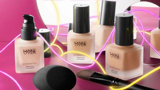 Baru! Make Over Hydrastay Glow Fluid Foundation untuk Kulit Kering