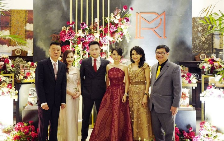 7 Potret Pertunangan Rektor Termuda Risa Santoso, Romantis Banget Bun - 7