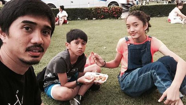 7 Potret Duta Sheila on 7 Bersama Anak & Istri, Hidup Sederhana tapi ...