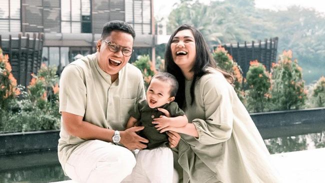Potret Kekompakan Keluarga Influencer Terkenal Arief Muhammad, Seru ...