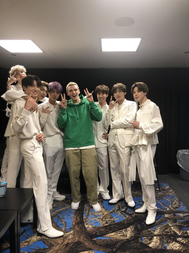 Sudah Tahu? Musisi Hollywood dan Idol K-Pop Ini Pernah Berkolaborasi!