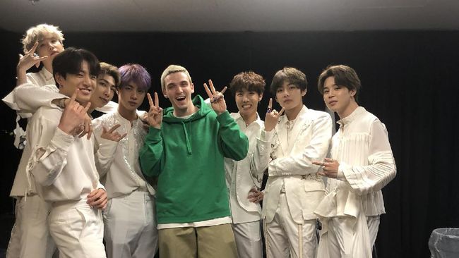 Sudah Tahu? Musisi Hollywood dan Idol K-Pop Ini Pernah Berkolaborasi!