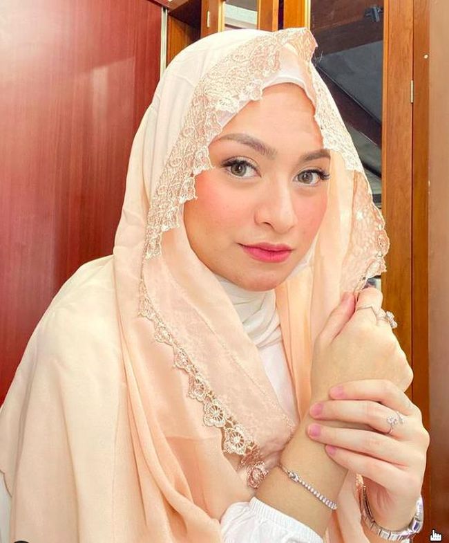 Cerita Nathalie Holscher Mualaf, Dengar Suara Syahadat di Telinga Usai ... Cerita Nathalie Holscher Mualaf, Dengar Suara Syahadat di Telinga Usai ...