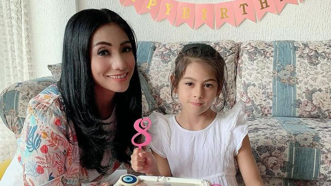 Potret Ultah Ke-8 Anak Siti KDI Blesteran Turki, Makin Cantik Bun - Foto 2