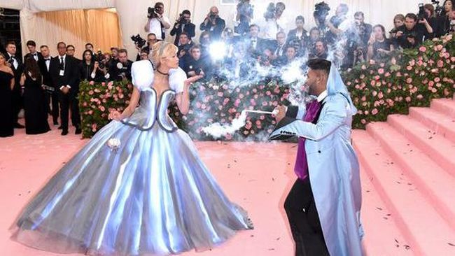 Wow, Deretan Tampilan Selebriti Ini Terinspirasi dari Gaun Para Putri ...