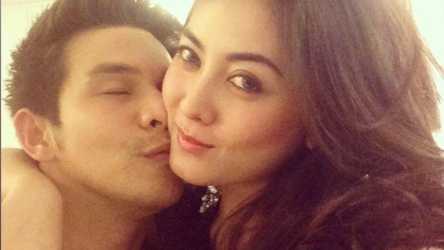 Dhena Devanka Ungkap Awal Petaka Rumah Tangga dengan Jonathan Frizzy Dhena Devanka Ungkap Awal Petaka Rumah Tangga dengan Jonathan Frizzy