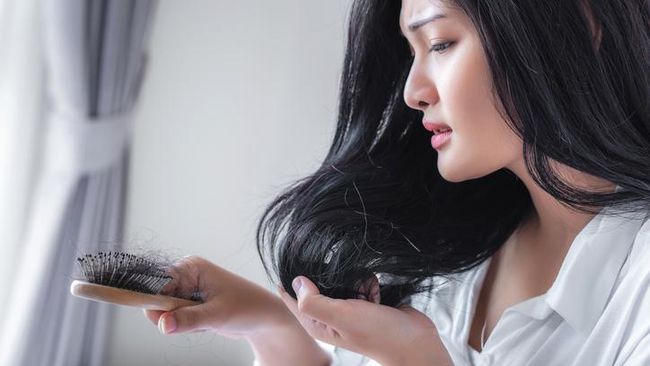 Rambut Rontok saat Menyusui, Ketahui Penyebab dan Cara Mengatasinya Rambut Rontok saat Menyusui, Ketahui Penyebab dan Cara Mengatasinya
