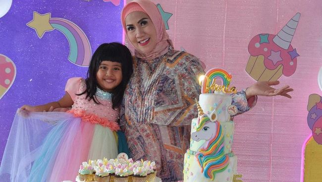 7 Potret Acara Ultah Anak Angkat Venna Melinda, Meriah dengan Dekorasi Unicorn - Foto 1