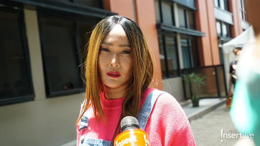 Tempat Karaoke Belum Boleh Buka, Inul Daratista Colek Presiden Jokowi Tempat Karaoke Belum Boleh Buka, Inul Daratista Colek Presiden Jokowi
