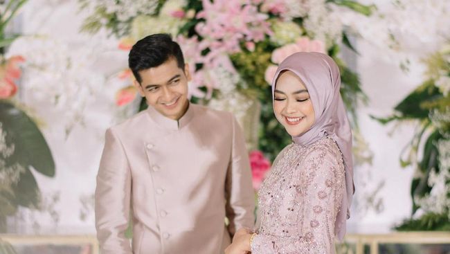 Intip 9 Potret Lamaran Ria Ricis & Teuku Ryan, Meriah dengan Sentuhan ...