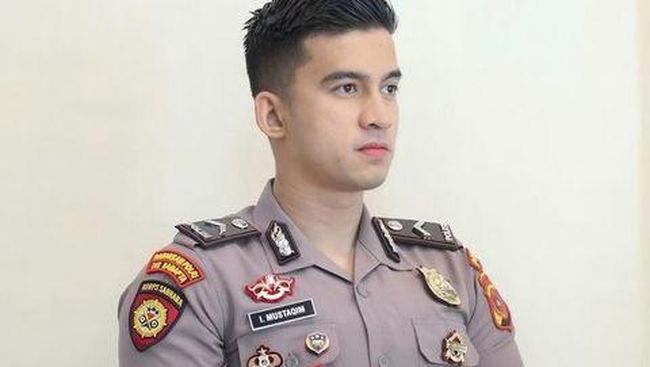 Tampan Bak Model, Intip Sosok Bripda Mustakim Polisi yang Viral di ... Tampan Bak Model, Intip Sosok Bripda Mustakim Polisi yang Viral di ...