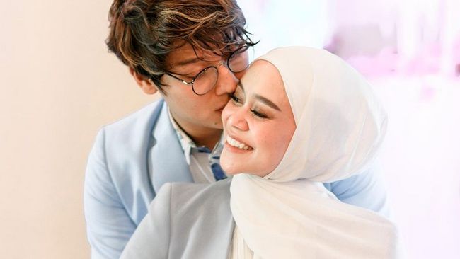 7 Potret Romantis Rizky Billar & Lesti Kejora, Baby Bump Mulai Terlihat - Foto 1