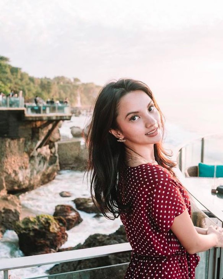 7 Potret Sabrina Anggraini, Puteri Indonesia Riau Calon Istri Belva ...