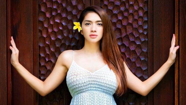 Jaga Hubungan dengan Mantan Suami, Ini Perasaan Angel Karamoy