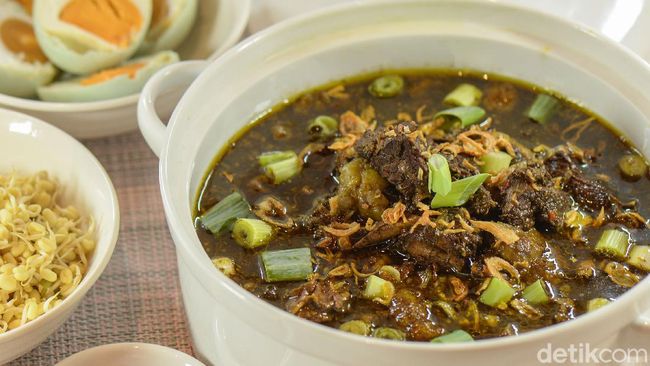 Resep Rawon Sapi Khas Jawa Timur: Hitam, Gurih, dan Mantap Bun!