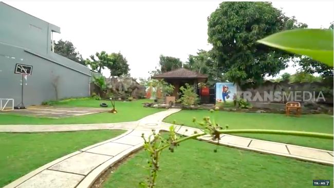 7 Potret Luasnya Rumah Narji Cagur, Ada Kebun untuk Bercocok Tanam - Foto 1