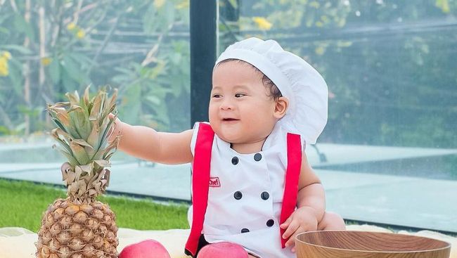 7 Potret Aksara Asa Nasution, Anak Kedua Raditya Dika yang Jarang ...