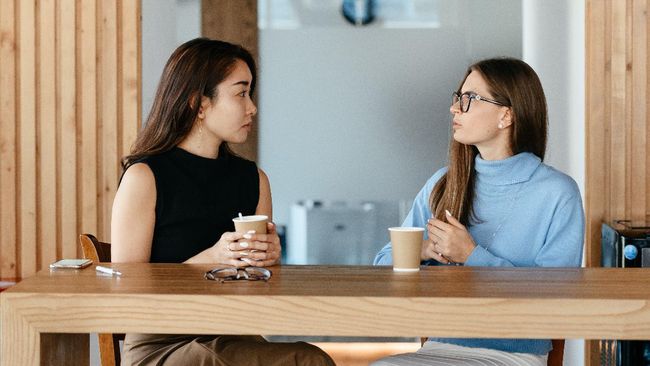 Saat Teman Curhat, 4 Hal Terkesan Sepele Ini Jangan Sampai Dilakukan ...