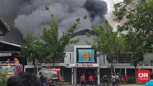 Kebakaran Pabrik Dua Kelinci Padam, Api Lalap Gudang Kacang Garing