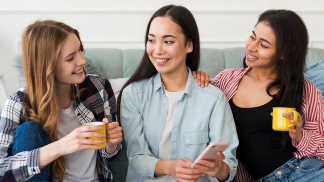 4 Trik Psikologis agar Disukai Orang Lain, Salah Satunya Berikan Pujian