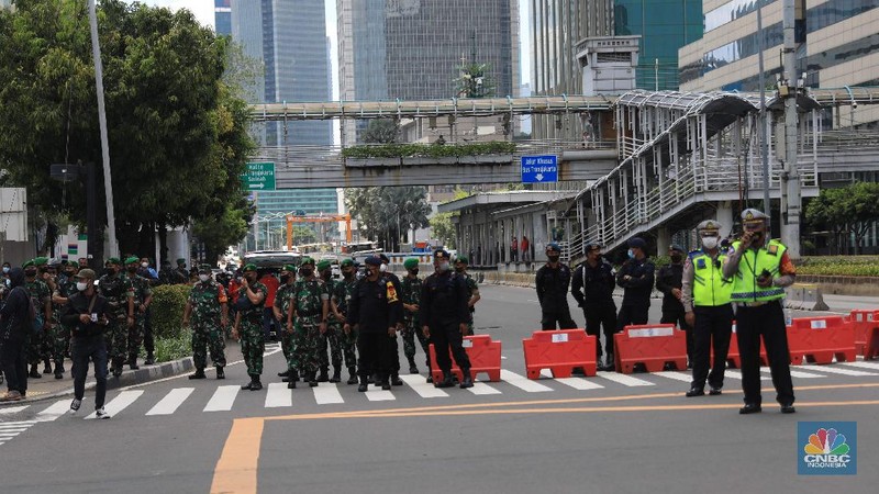 Ribuan Aparat Tahan Pergerakan Massa Reuni 212 di DKI